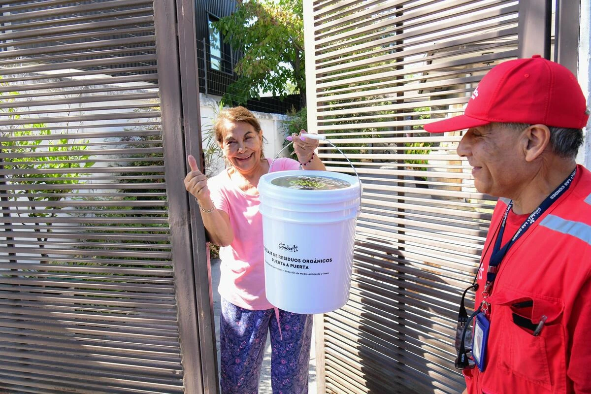Más de mil vecinos reciben tinetas para el Reciclaje Orgánico Puerta a ...